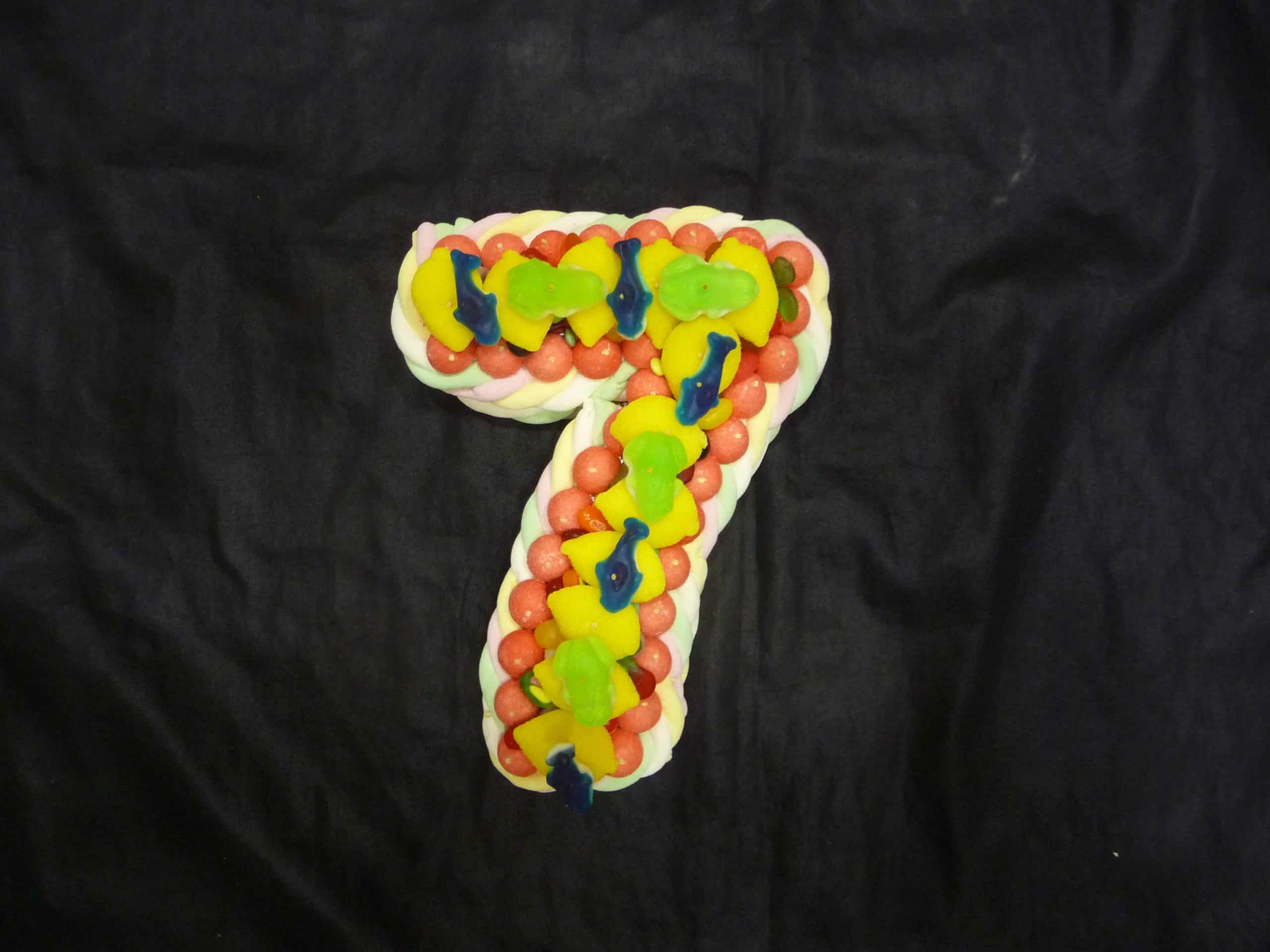 Gâteau de bonbons chiffre 7 - Boule de gomme